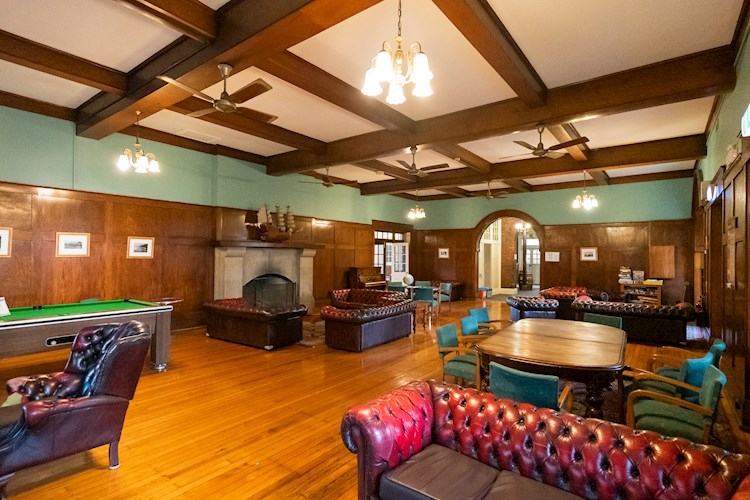 Newcastle Beach YHA | Backpackers Hostel