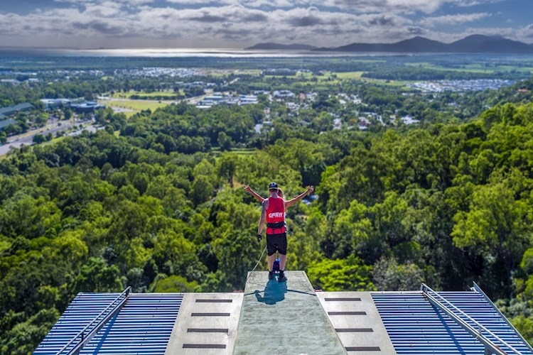 Cairns Bungy Jump | YHA Australia