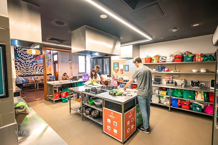 Melbourne Central YHA | Best Melbourne CBD Hostel